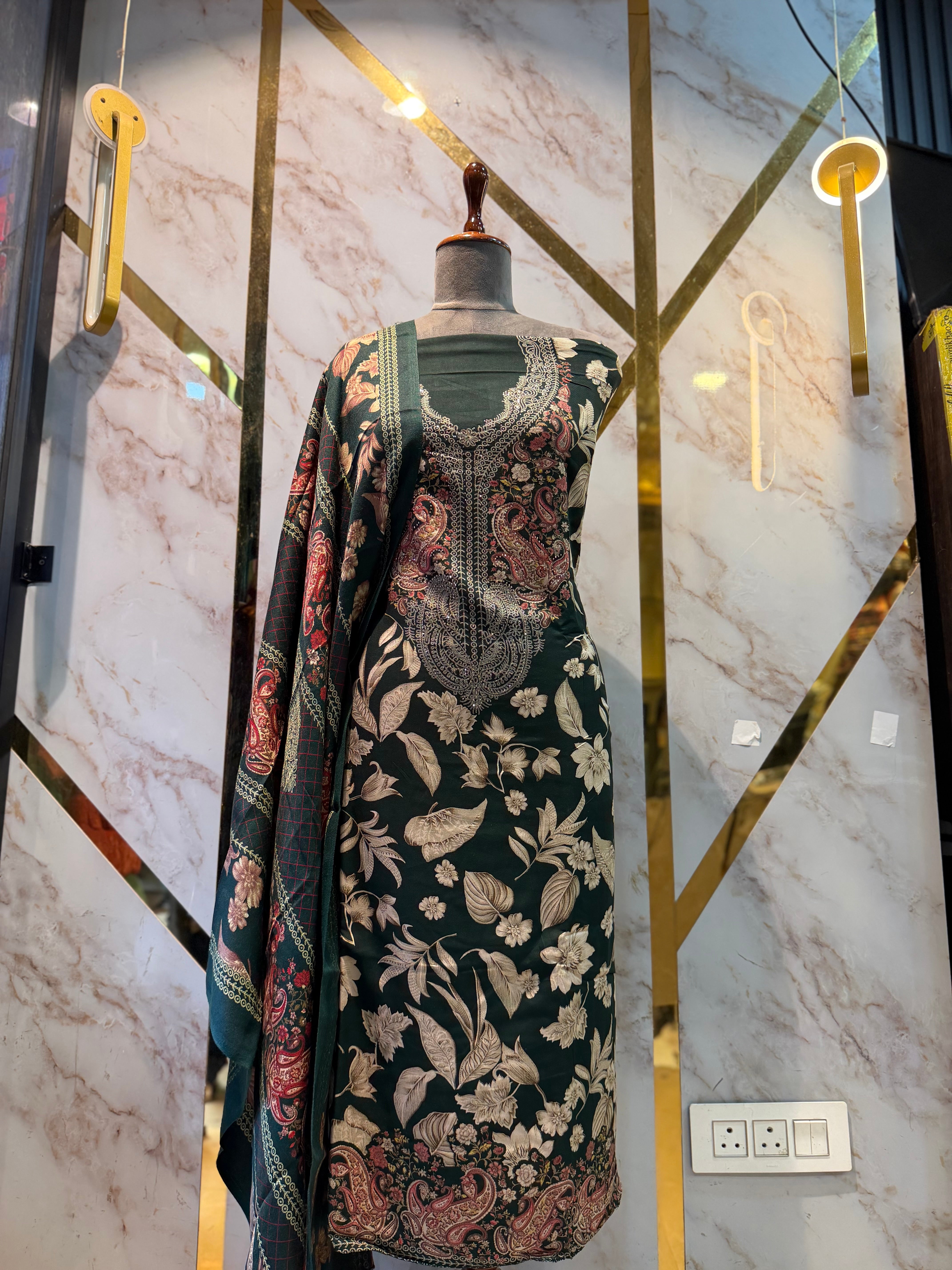 Premium kashmiri Karigiri Suit ️🧵 – Aur Dikhao.