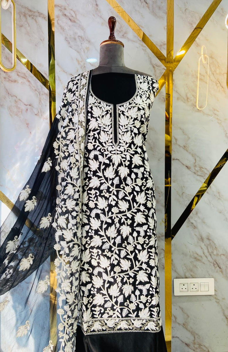 Premium cotton kashmiri Karigiri Suit ️🧵 – Aur Dikhao.